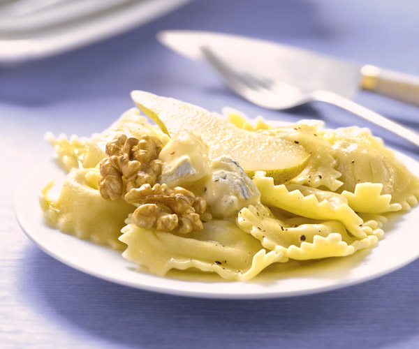 Gourmet recipe: Gorgonzola ravioli with pears and walnuts