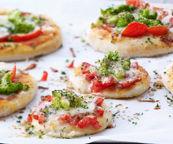 Easy recipe: Mini broccoli pizzas